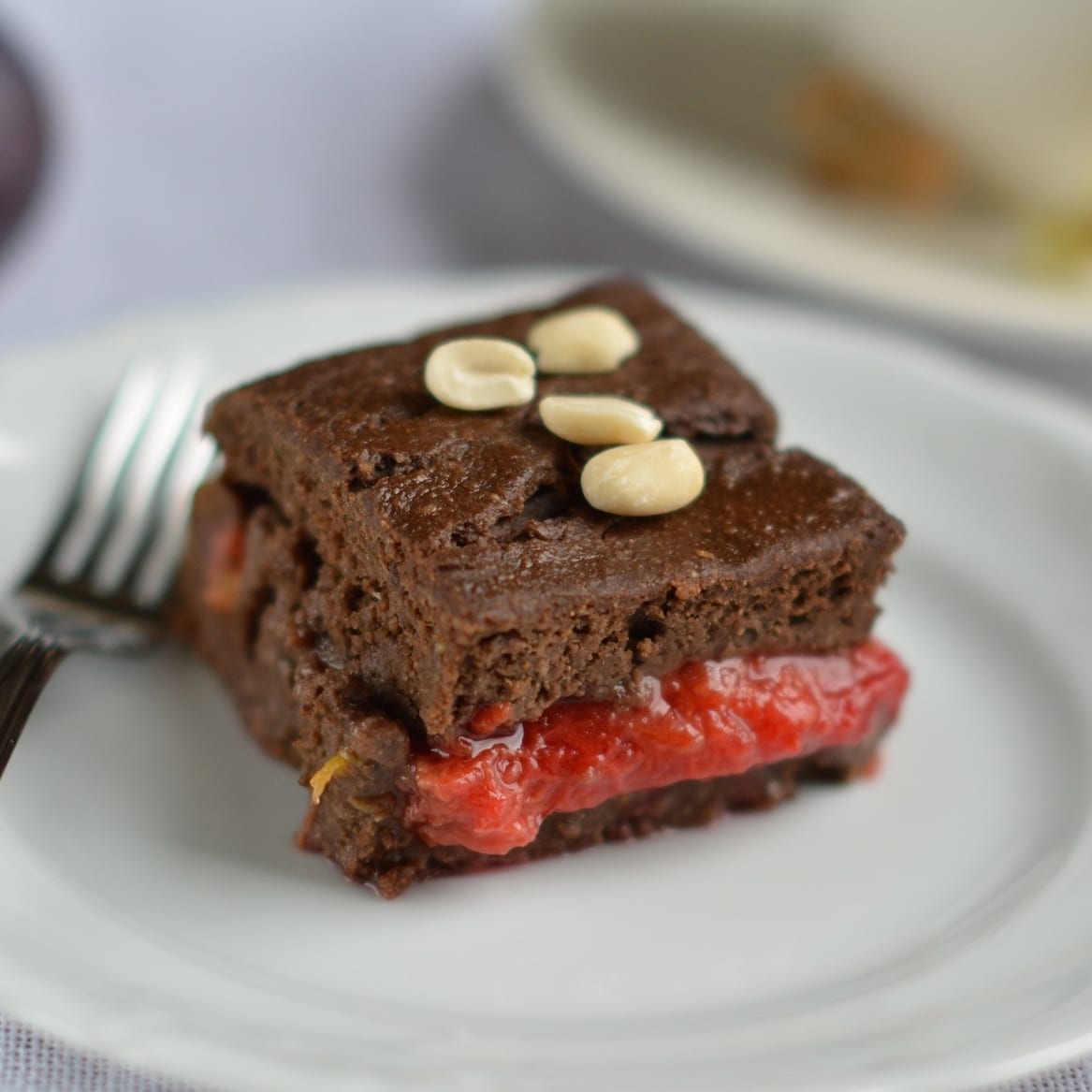 Vürtsikas maapähklivõi-ploomi brownie – õli- ja suhkruvaba!